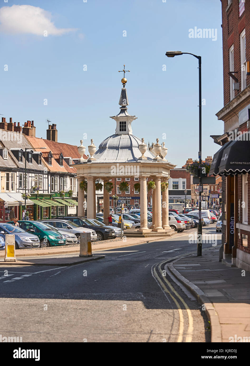 Historic town cross in market square, Beverley, East Yorkshire, UK ...