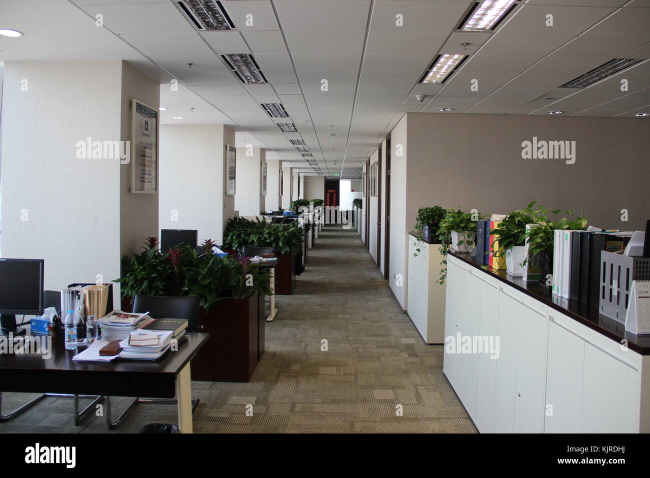 Empty aisle hi-res stock photography and images - Alamy