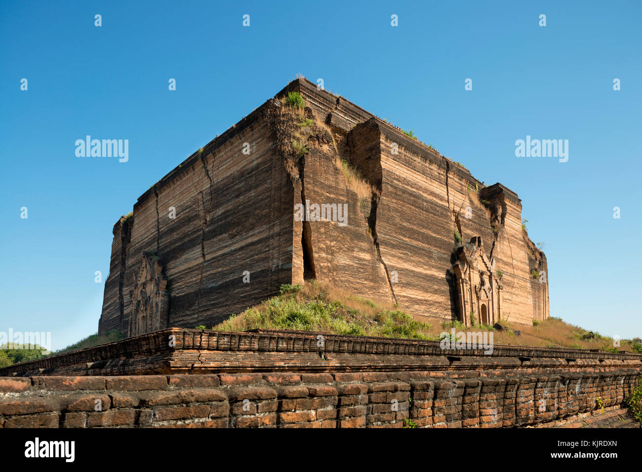 Mingun pahtodawgyi hi-res stock photography and images - Alamy
