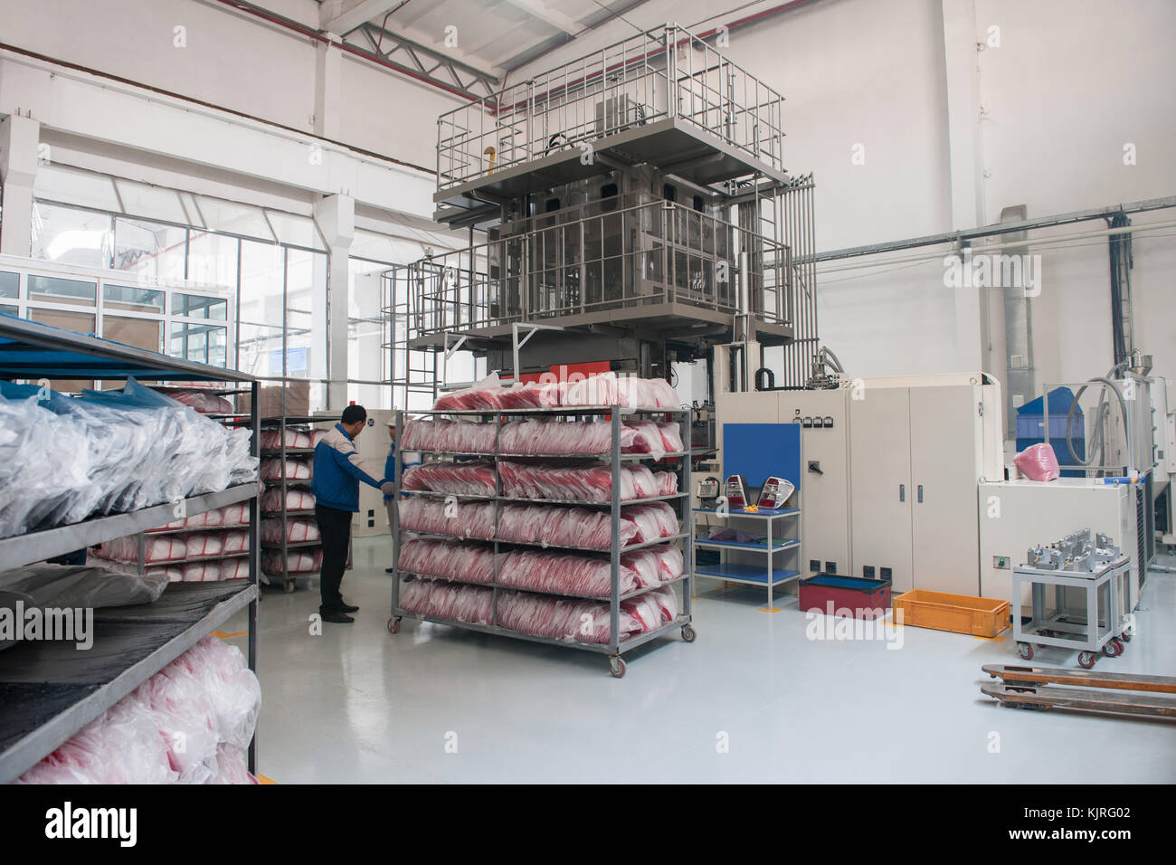 Auto plant production hi-res stock photography and images - Alamy