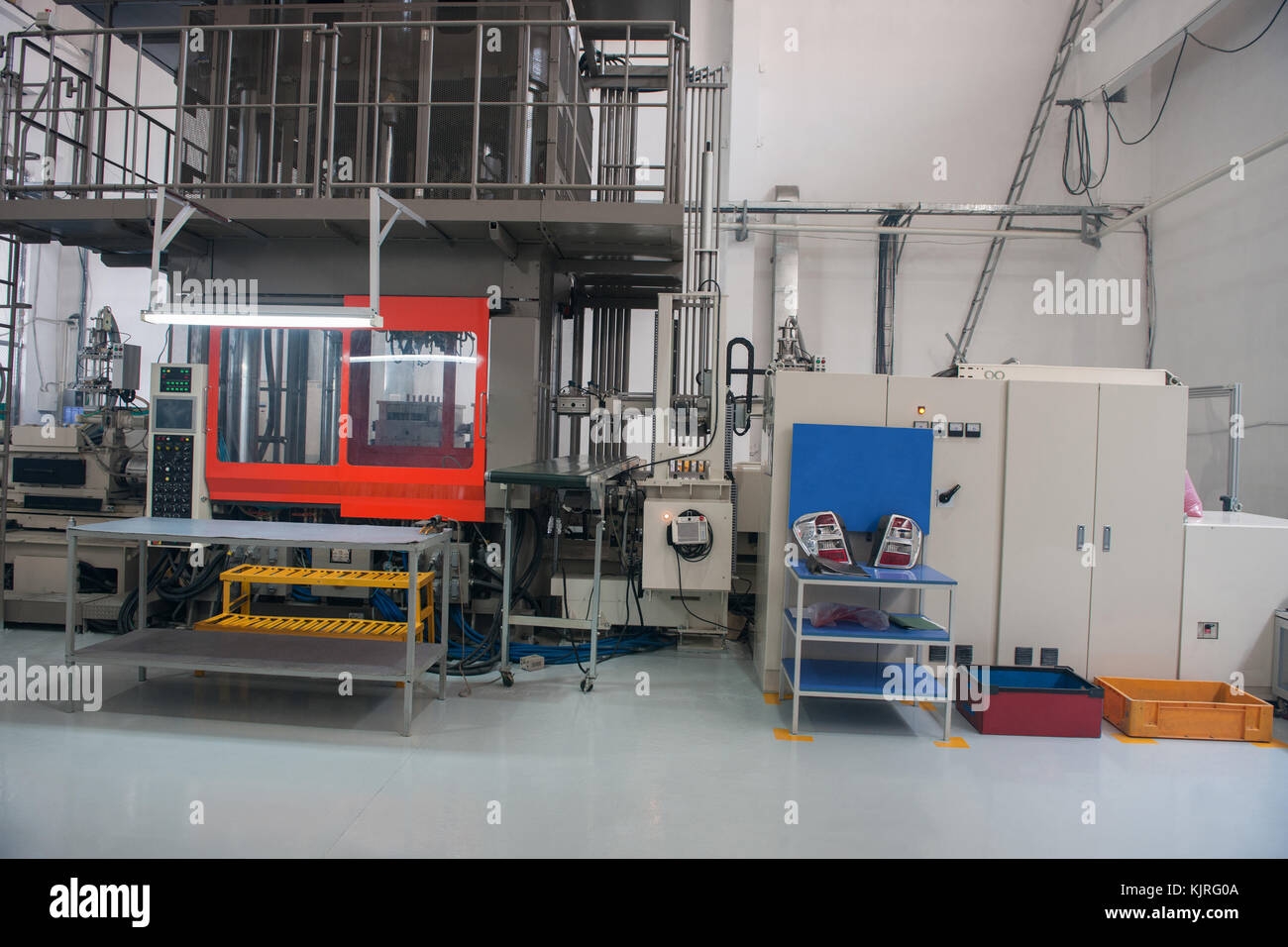 Car plant machinery hi-res stock photography and images - Alamy