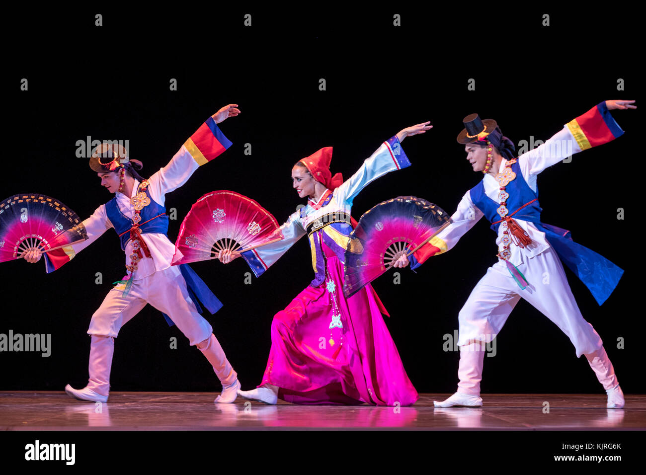 Korean dance "Trio" performed by Igor Moiseyev State Academic Folk ...