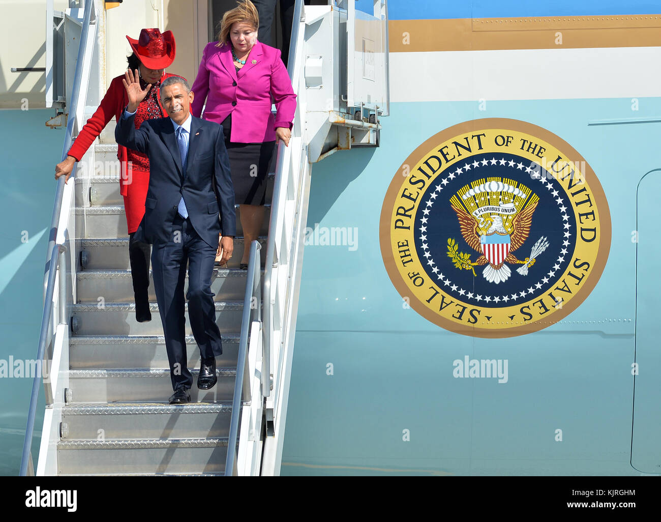 MIAMI, FL - FEBRUARY 25: U.S. President Barack Obama arrives on Air ...