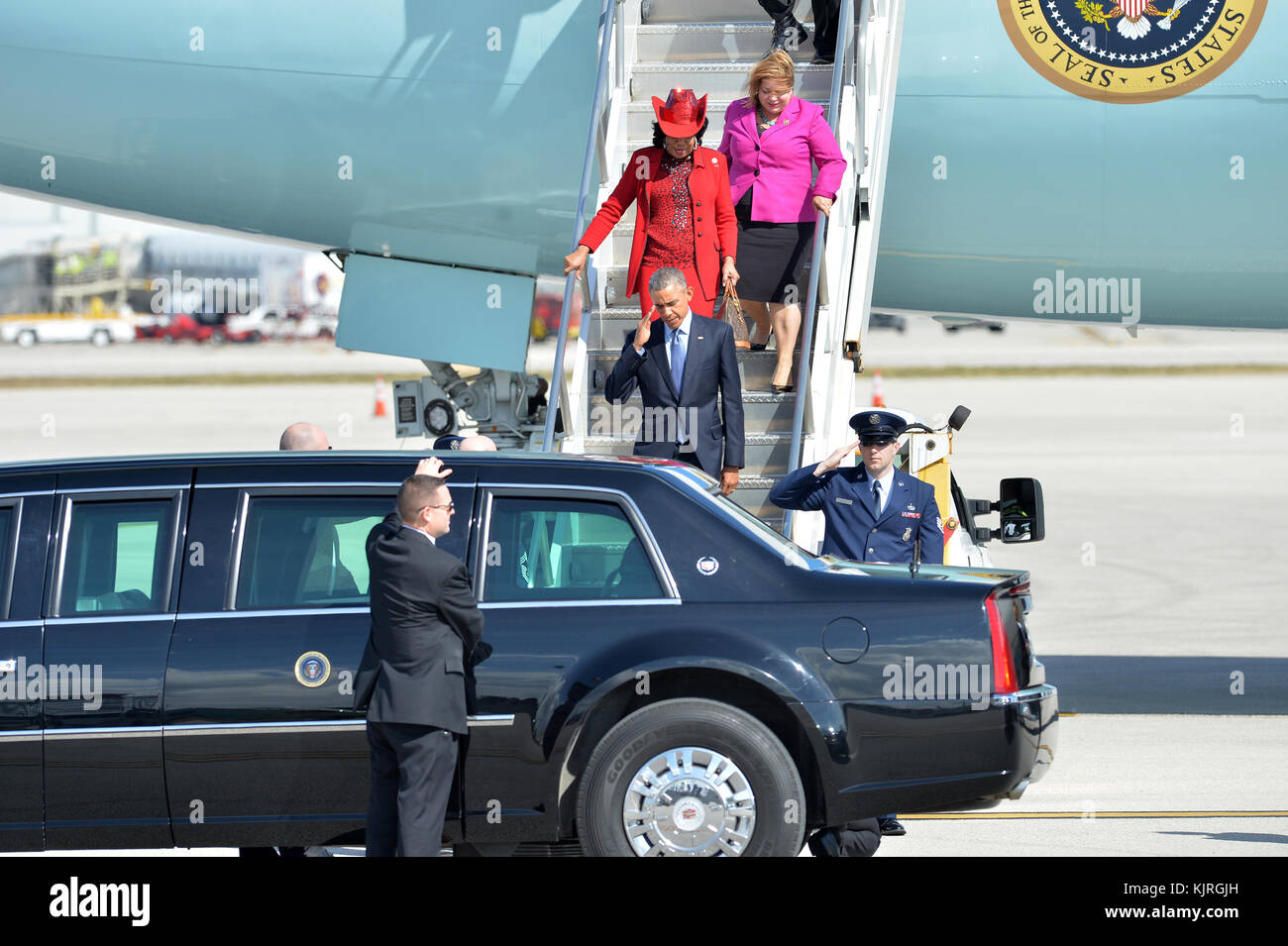 MIAMI, FL - FEBRUARY 25: U.S. President Barack Obama arrives on Air ...