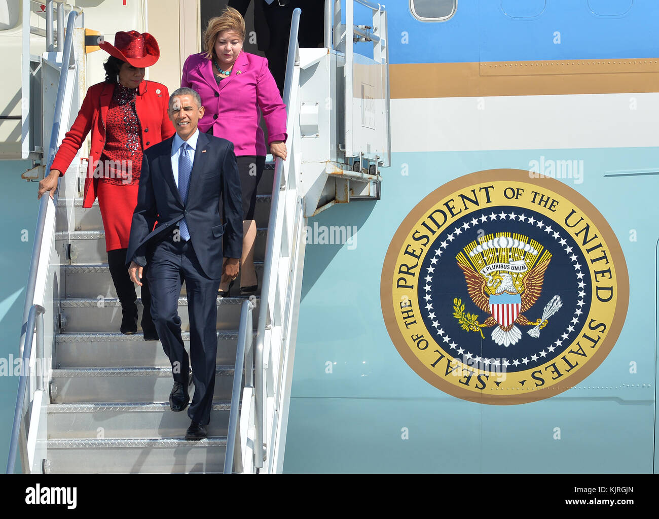 MIAMI, FL - FEBRUARY 25: U.S. President Barack Obama arrives on Air ...