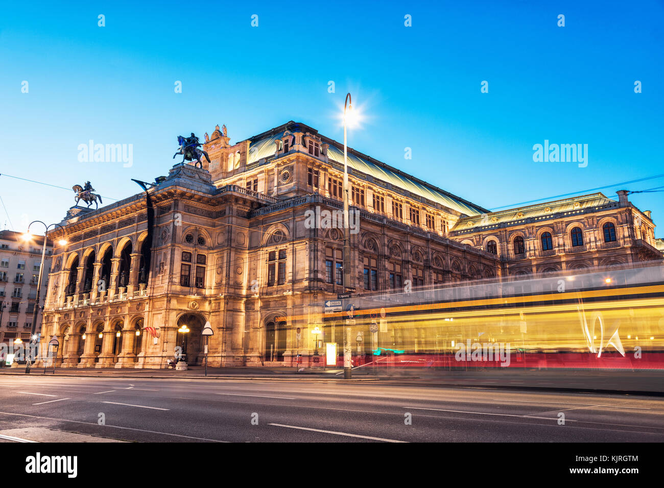 Famous State Opera in Vienna Austria at night Stock Photo - Alamy