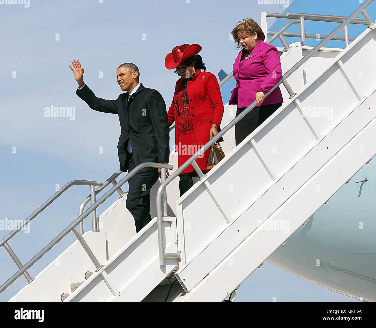 MIAMI, FL - FEBRUARY 25: U.S. President Barack Obama arrives on Air ...