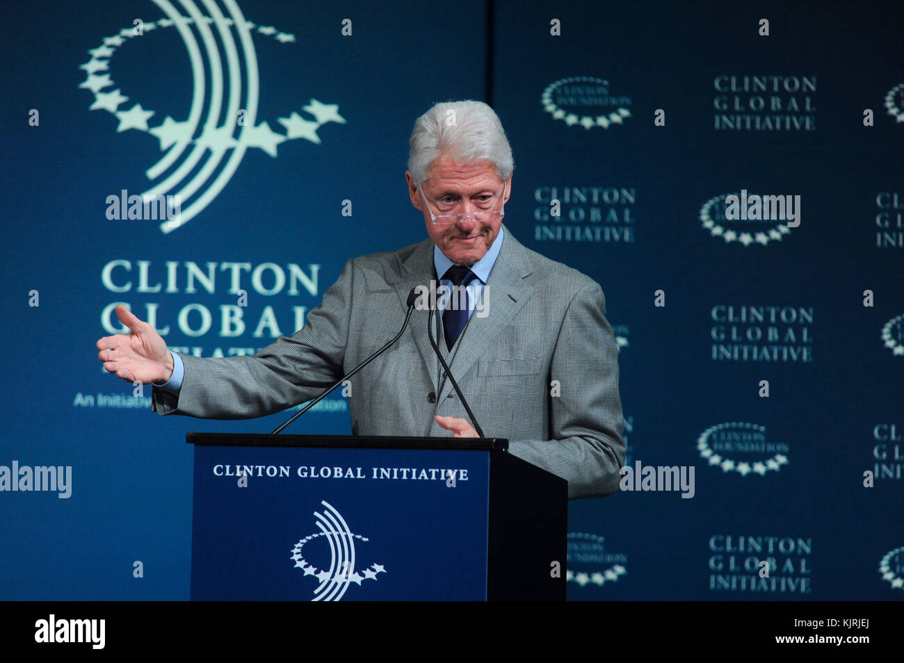 NEW YORK, NY - FEBRUARY 10: Former President Bill Clinton and Chelsea ...
