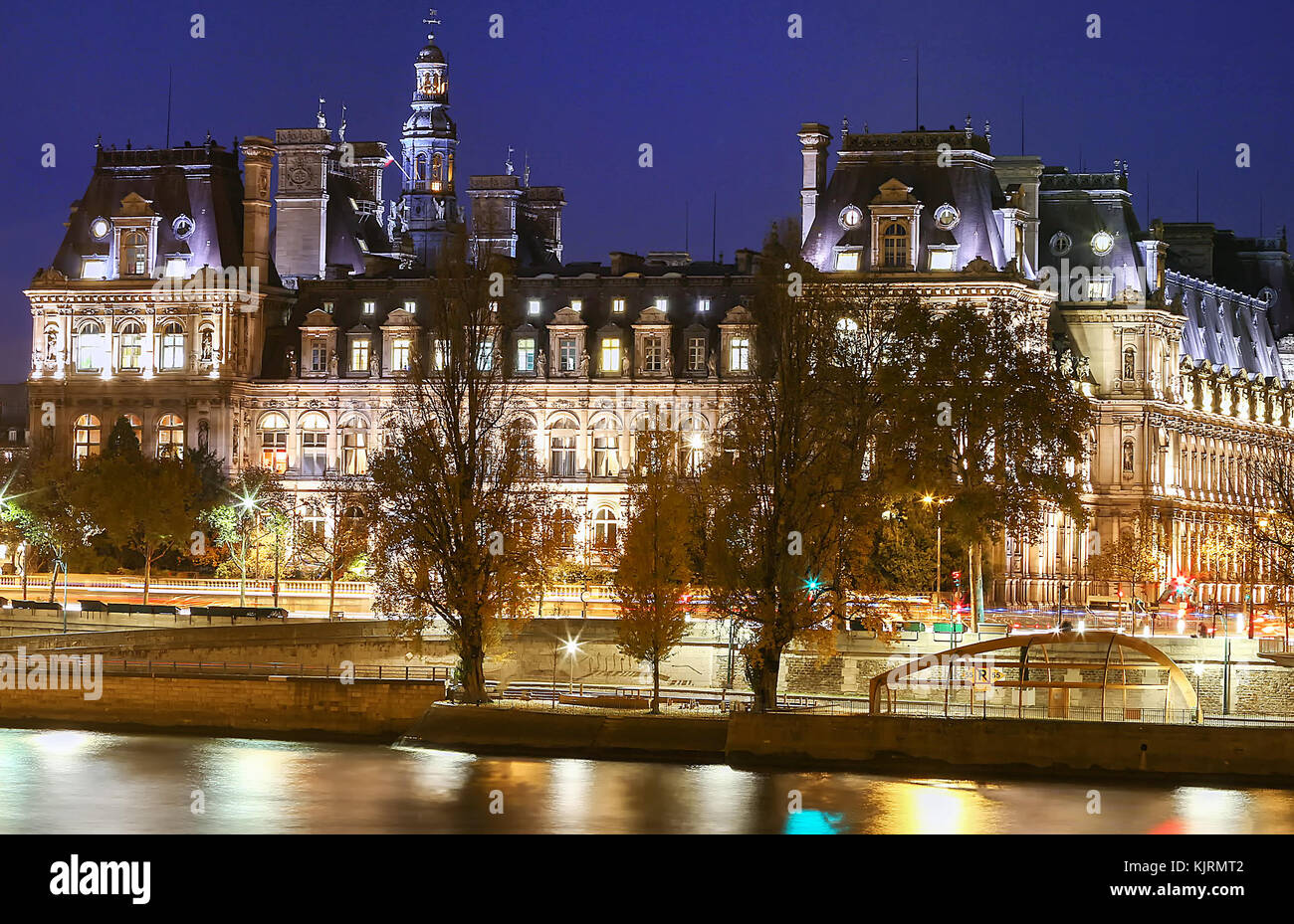 Tourists parisian spot hi-res stock photography and images - Alamy