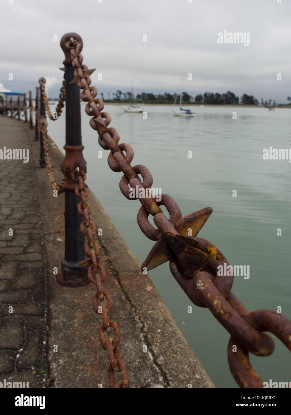 Metal Chain Fence Stock Photo - Alamy