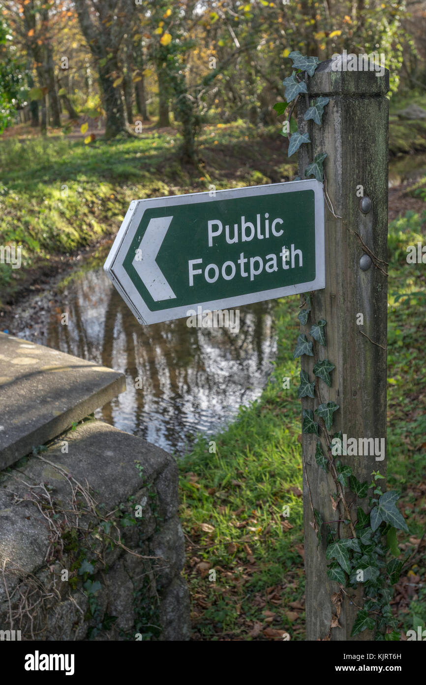 Uk walking signpost hi-res stock photography and images - Alamy