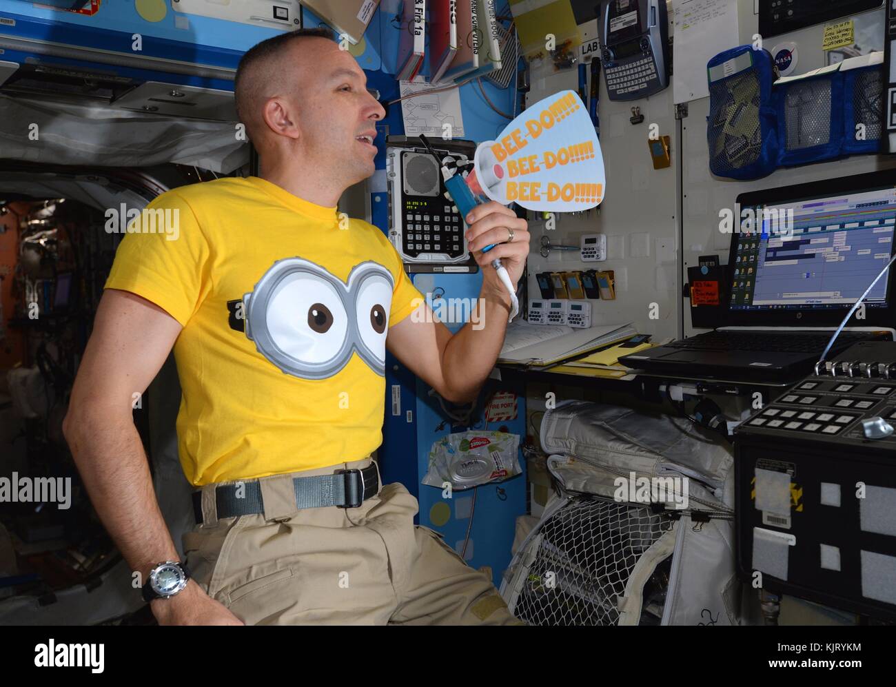 Minion costume hi-res stock photography and images - Alamy