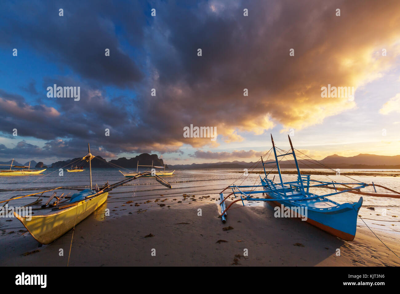 Traditional Philippino boat in the sea, Palawan island, Philippines ...