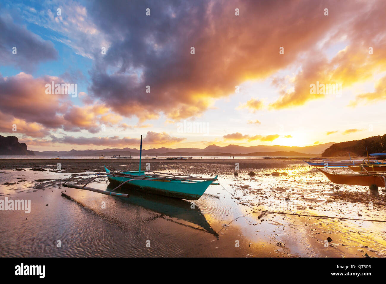 Traditional Philippino boat in the sea, Palawan island, Philippines ...