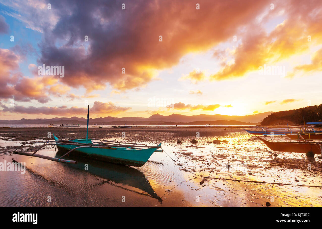Traditional Philippino boat in the sea, Palawan island, Philippines ...