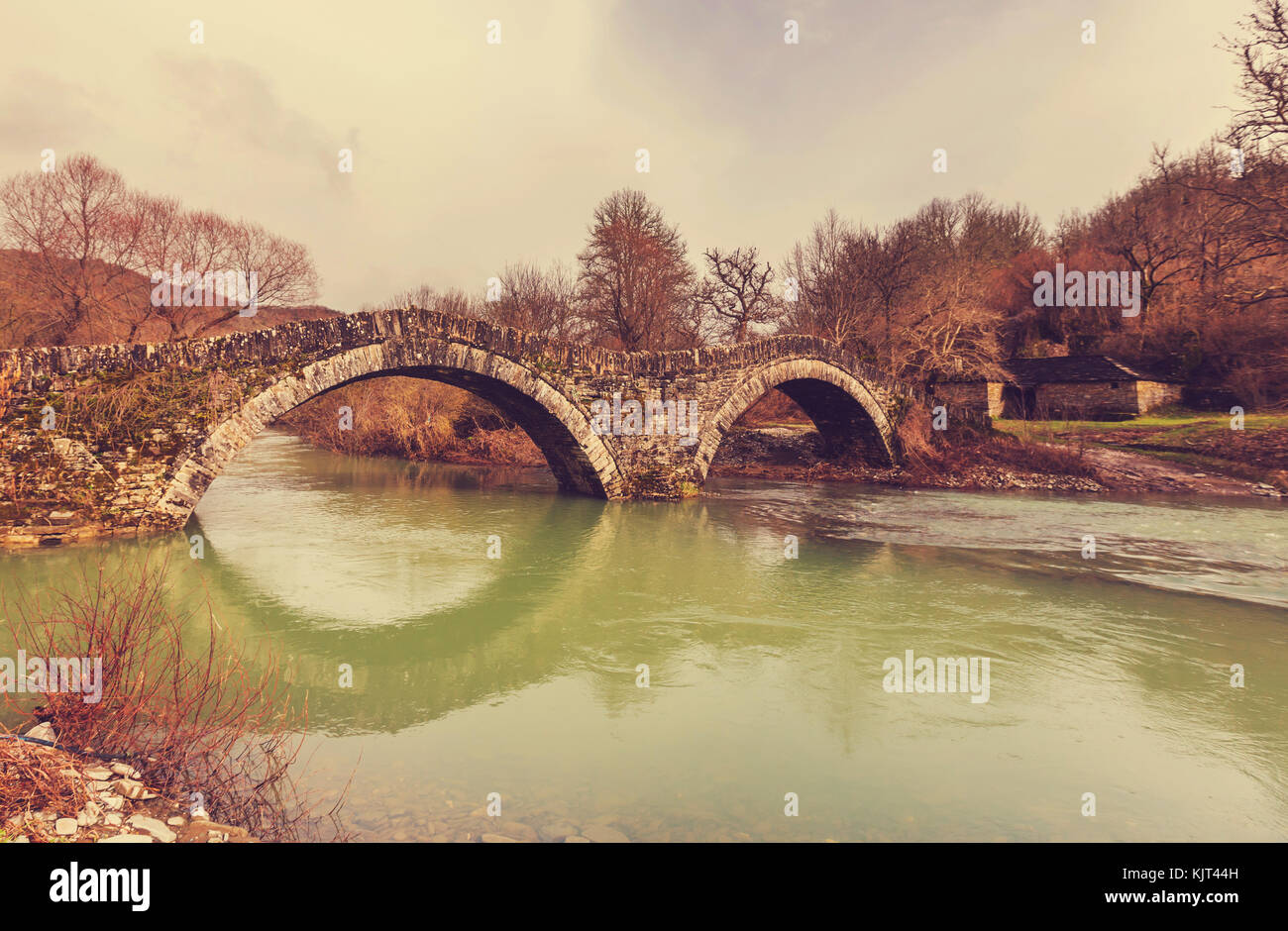 Traditional stone bridge in Greece Stock Photo - Alamy