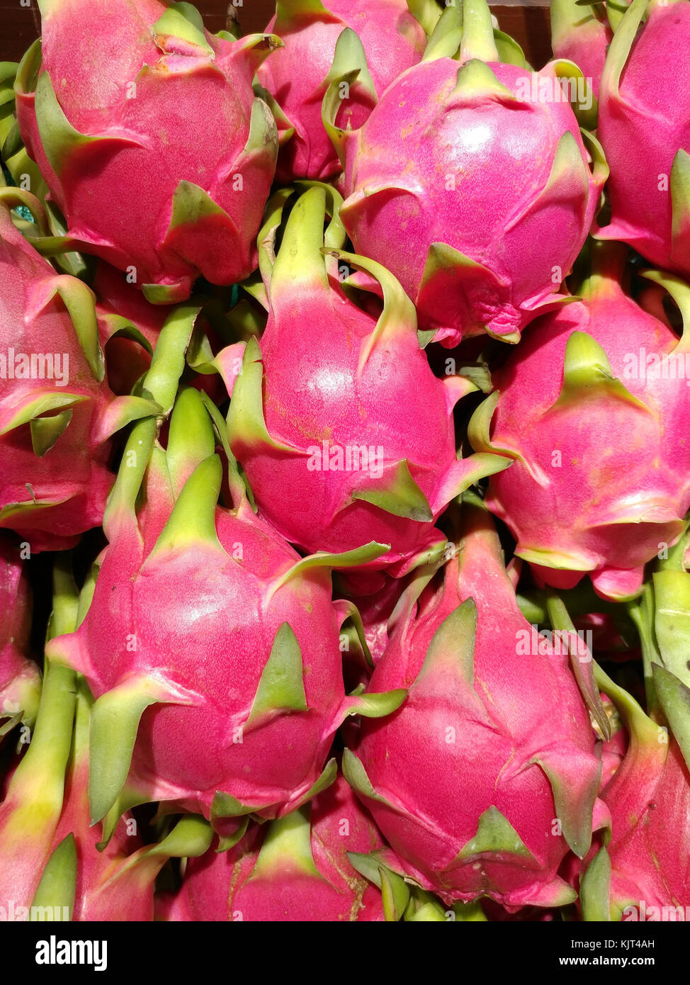 Pile of Dragon Fruits in the fruit market Stock Photo - Alamy