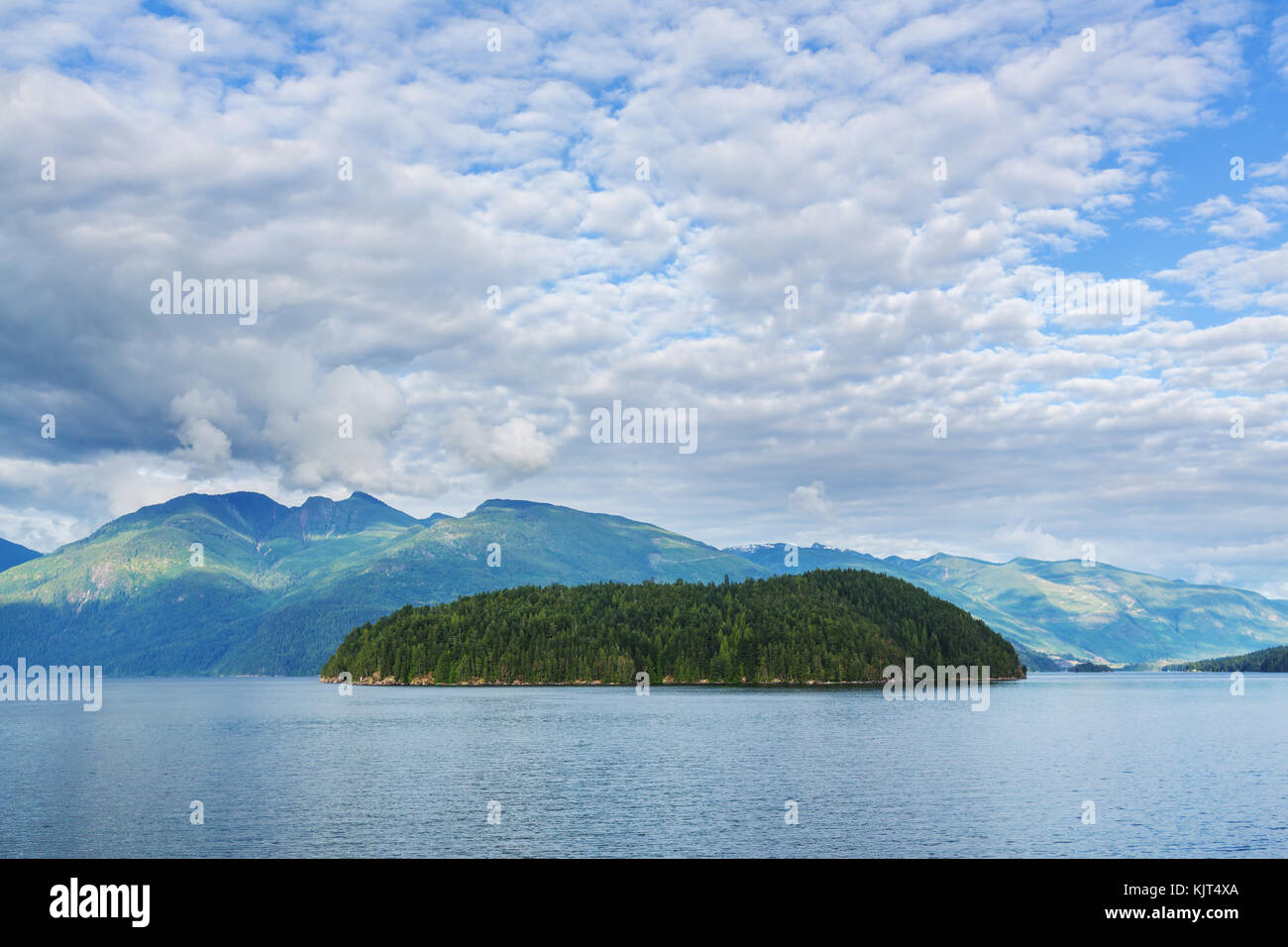 Beautiful seascape along Pacific coast of British Columbia, Canada ...