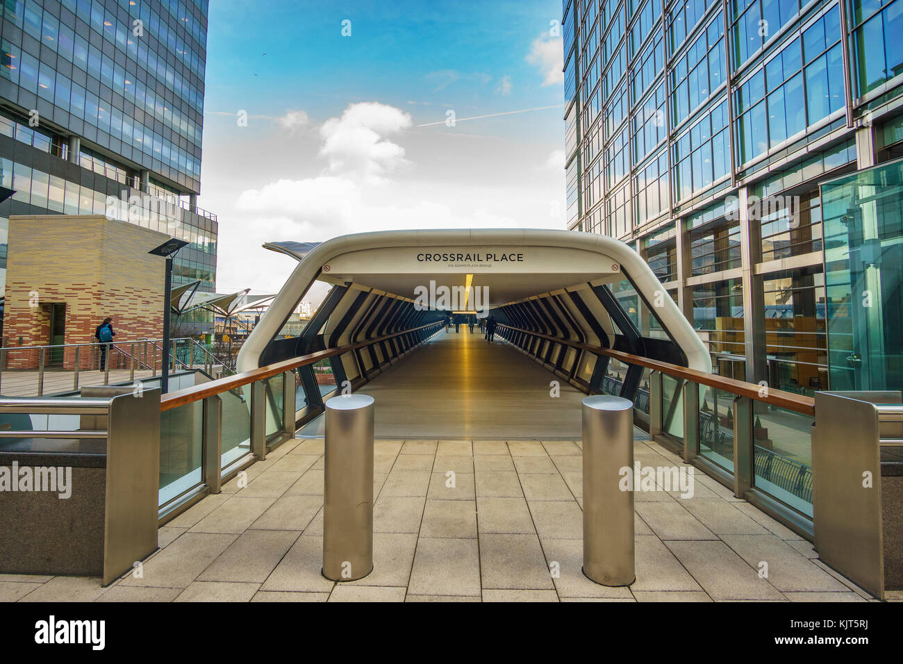 The new Canary Wharf DLR station. Its a modern underground station on ...