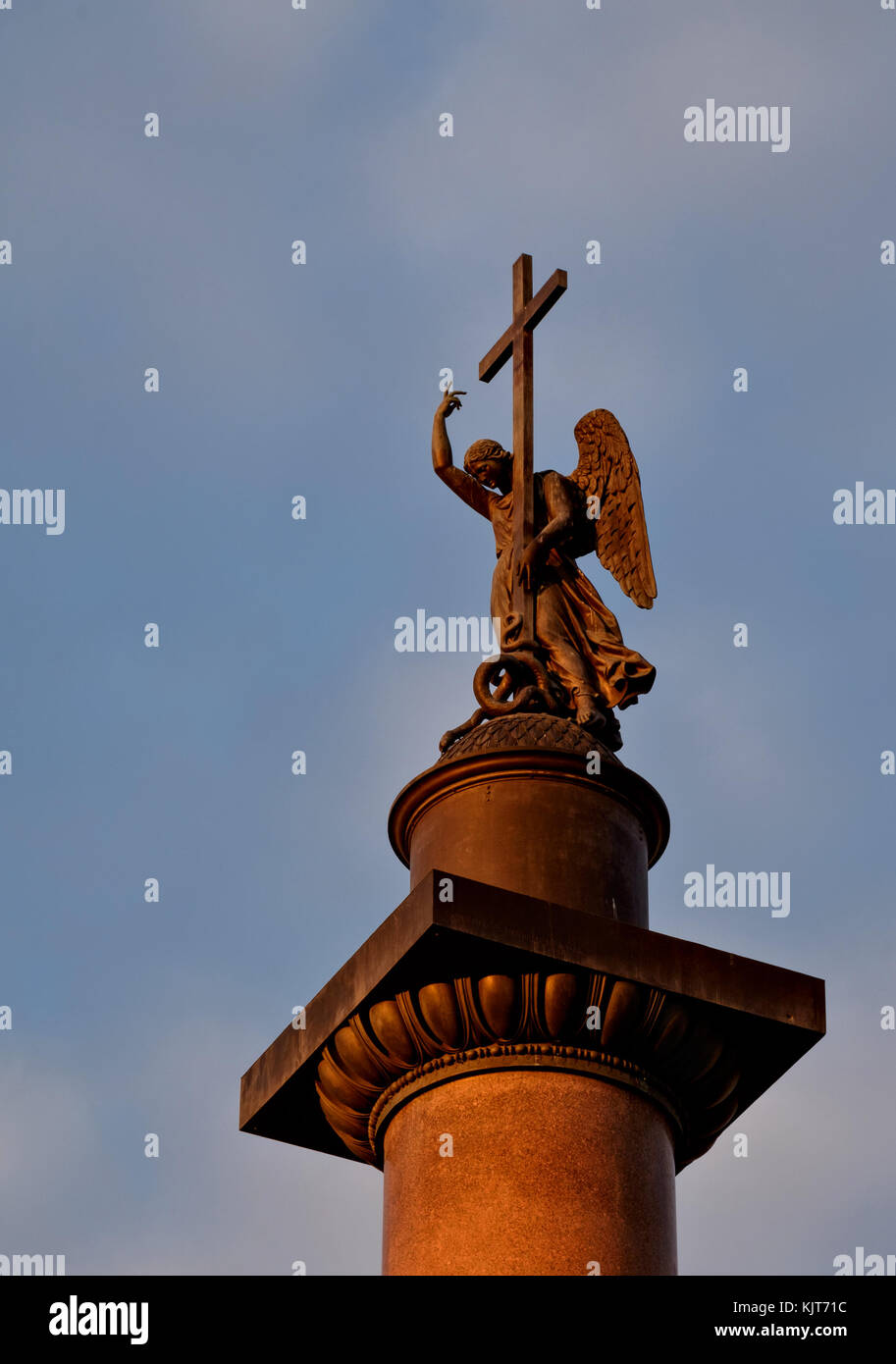 Angel statue on top building hi-res stock photography and images - Alamy