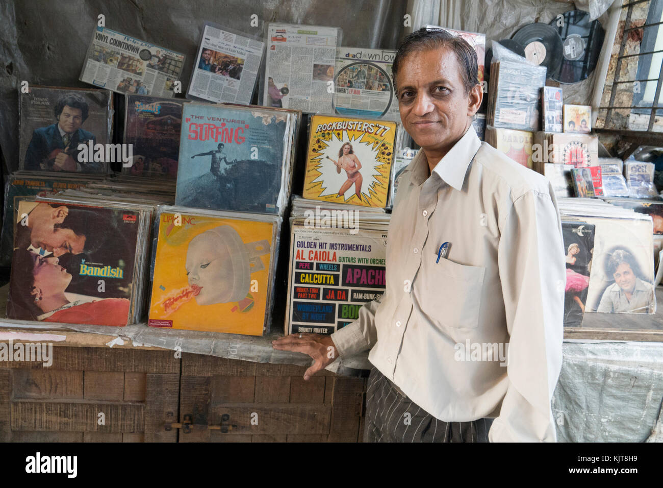 Vinyl record market stall hi-res stock photography and images - Alamy