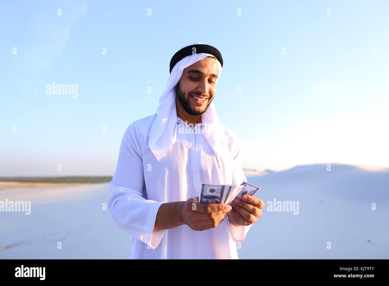 Successful Arab sheikh considers banknotes and happy, standing i Stock ...