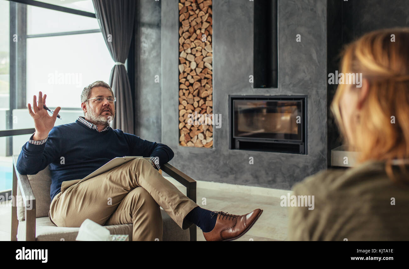 Woman explaining problems psychologist hi-res stock photography and ...