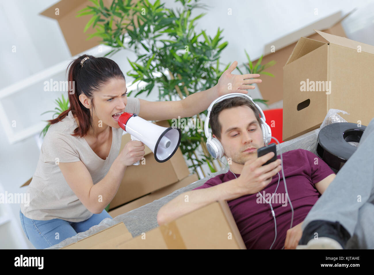 Hall couple fight woman hi-res stock photography and images - Alamy