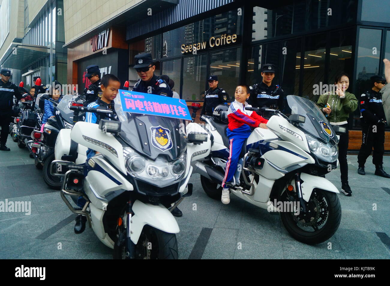 Shenzhen police open day scene, the appearance of the motorcycle ...