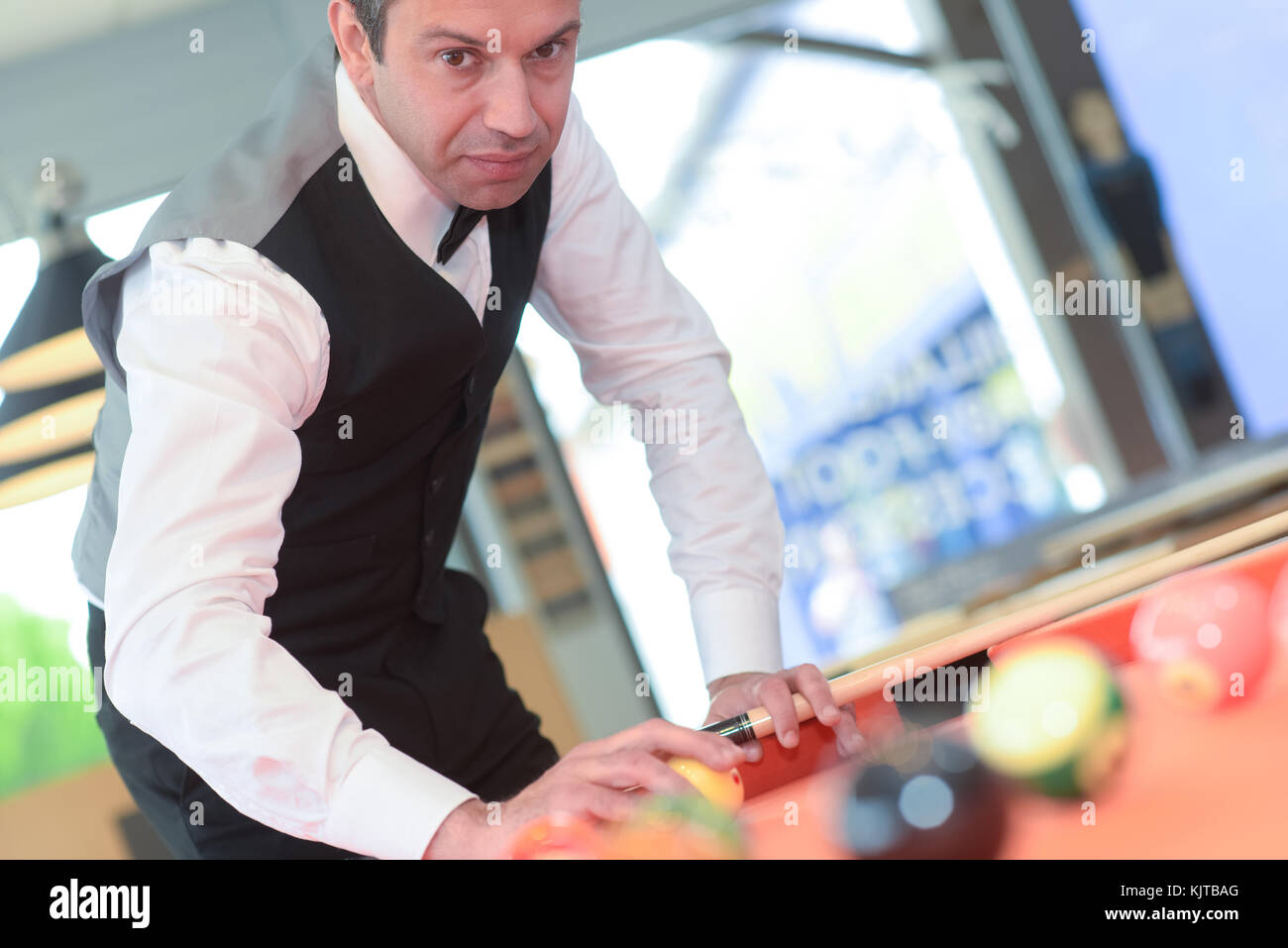 portrait of a young professional playing snooker Stock Photo - Alamy
