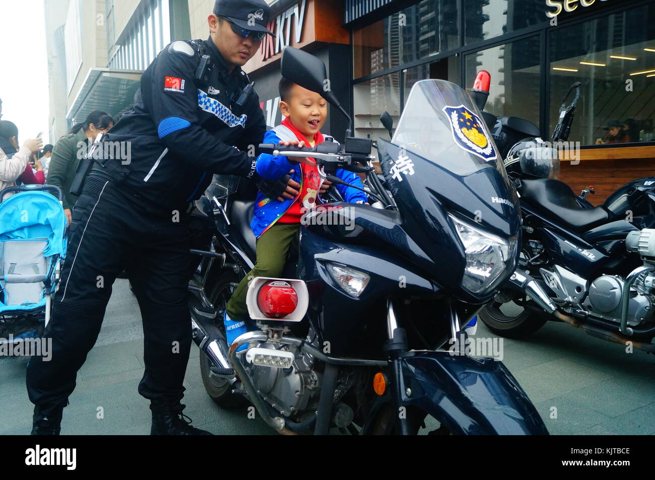 Shenzhen police open day scene, the appearance of the motorcycle ...