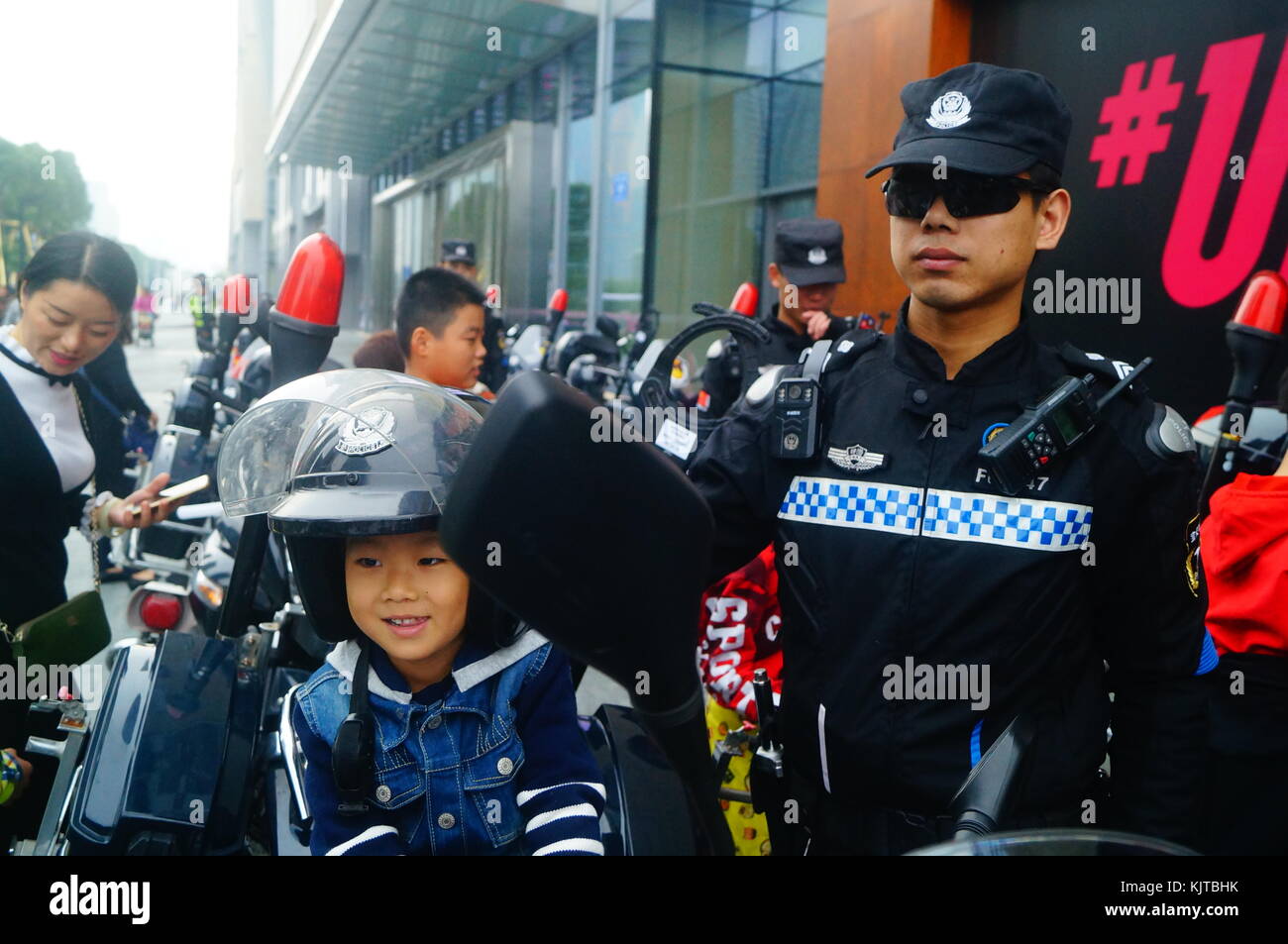 Shenzhen police open day scene, the appearance of the motorcycle ...