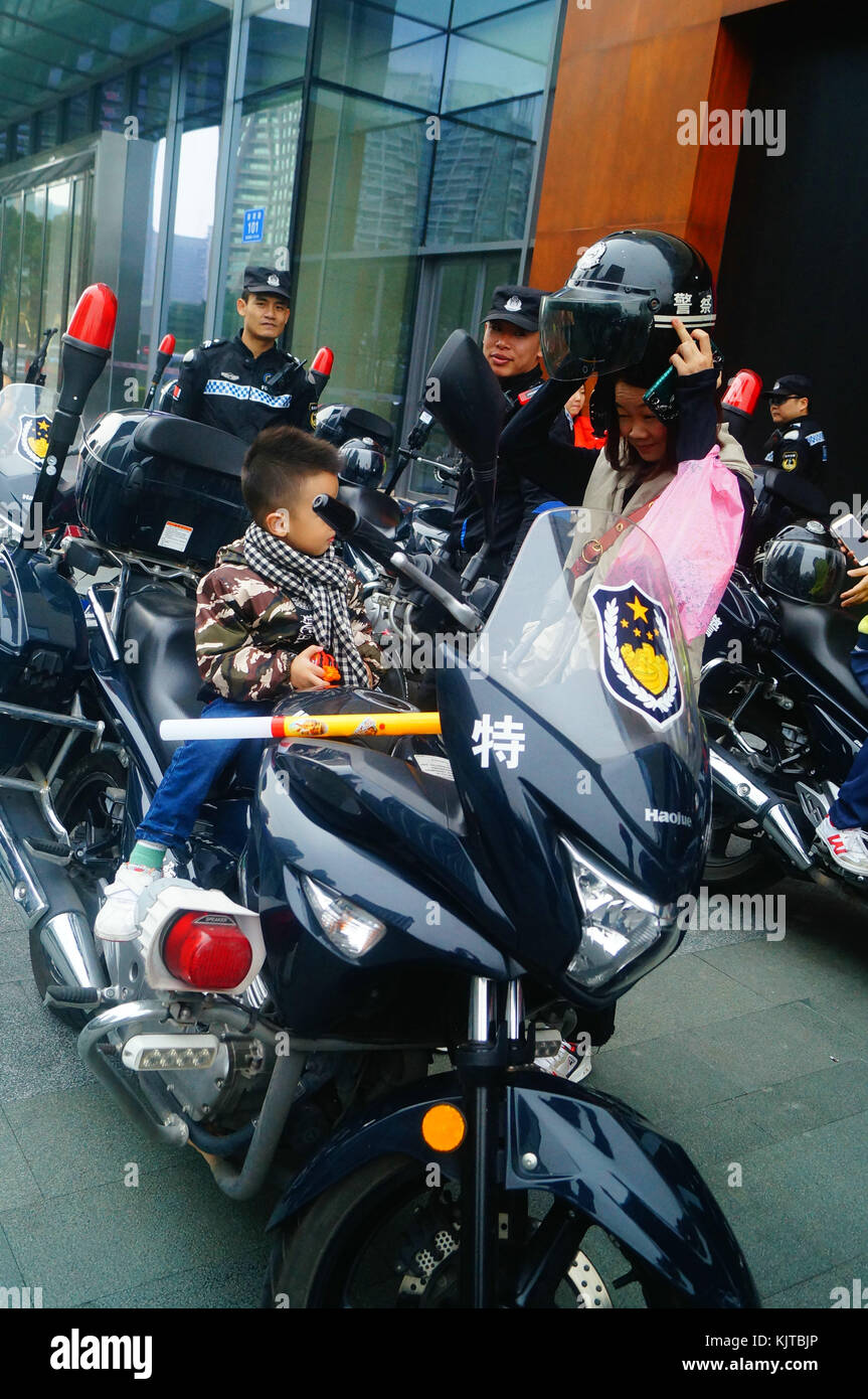 Shenzhen police open day scene, the appearance of the motorcycle ...
