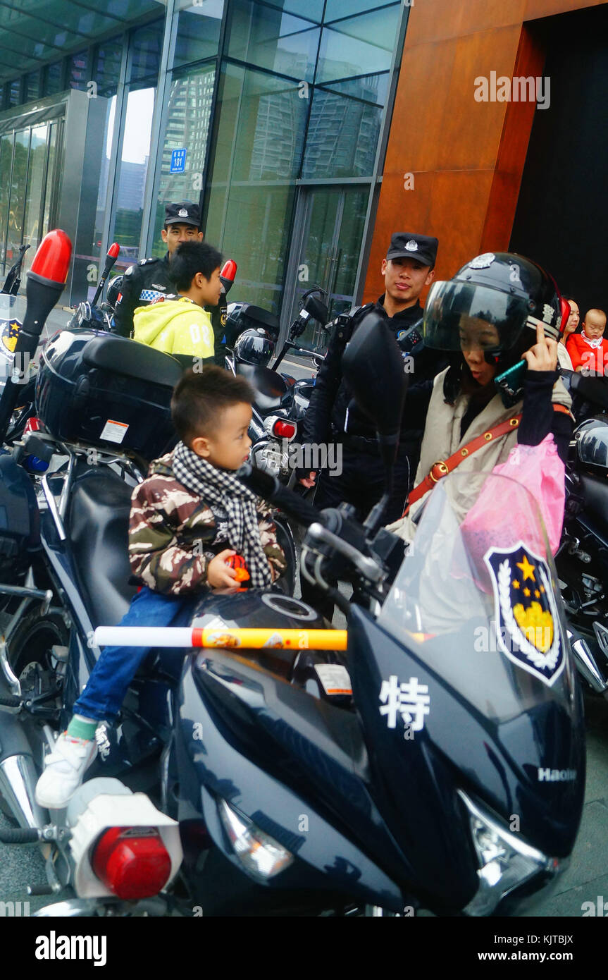 Shenzhen police open day scene, the appearance of the motorcycle ...