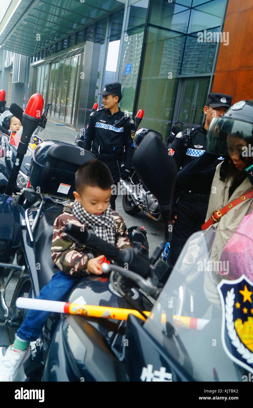 Shenzhen police open day scene, the appearance of the motorcycle ...