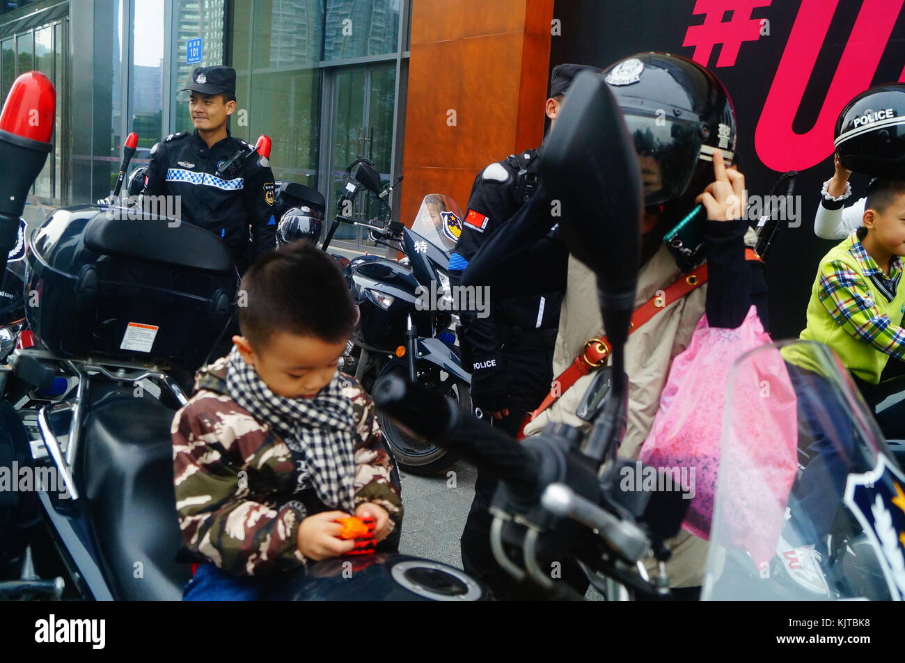 Shenzhen police open day scene, the appearance of the motorcycle ...