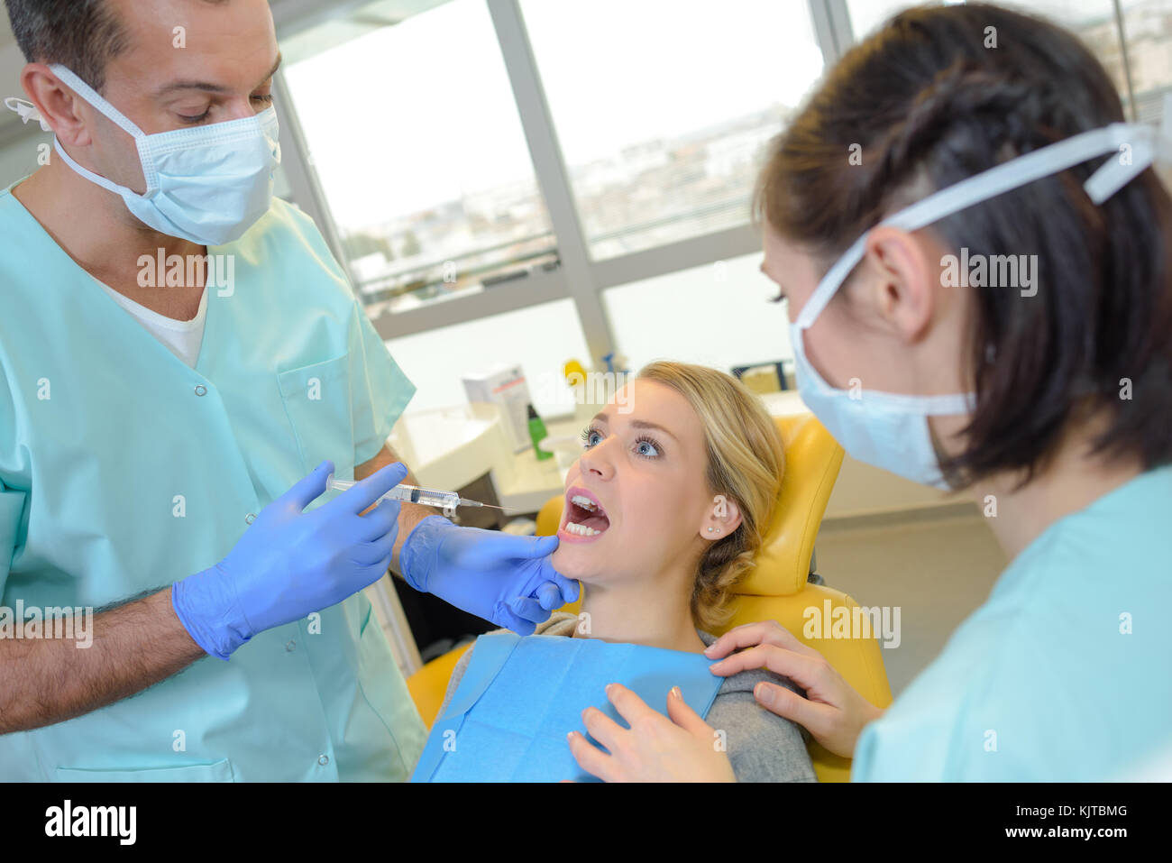 injecting local anesthesia Stock Photo - Alamy