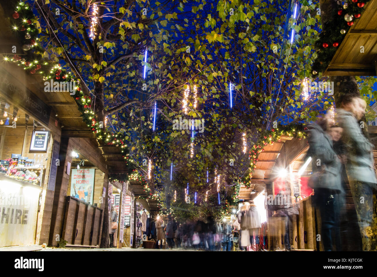 Christmas market lots people hi-res stock photography and images - Alamy