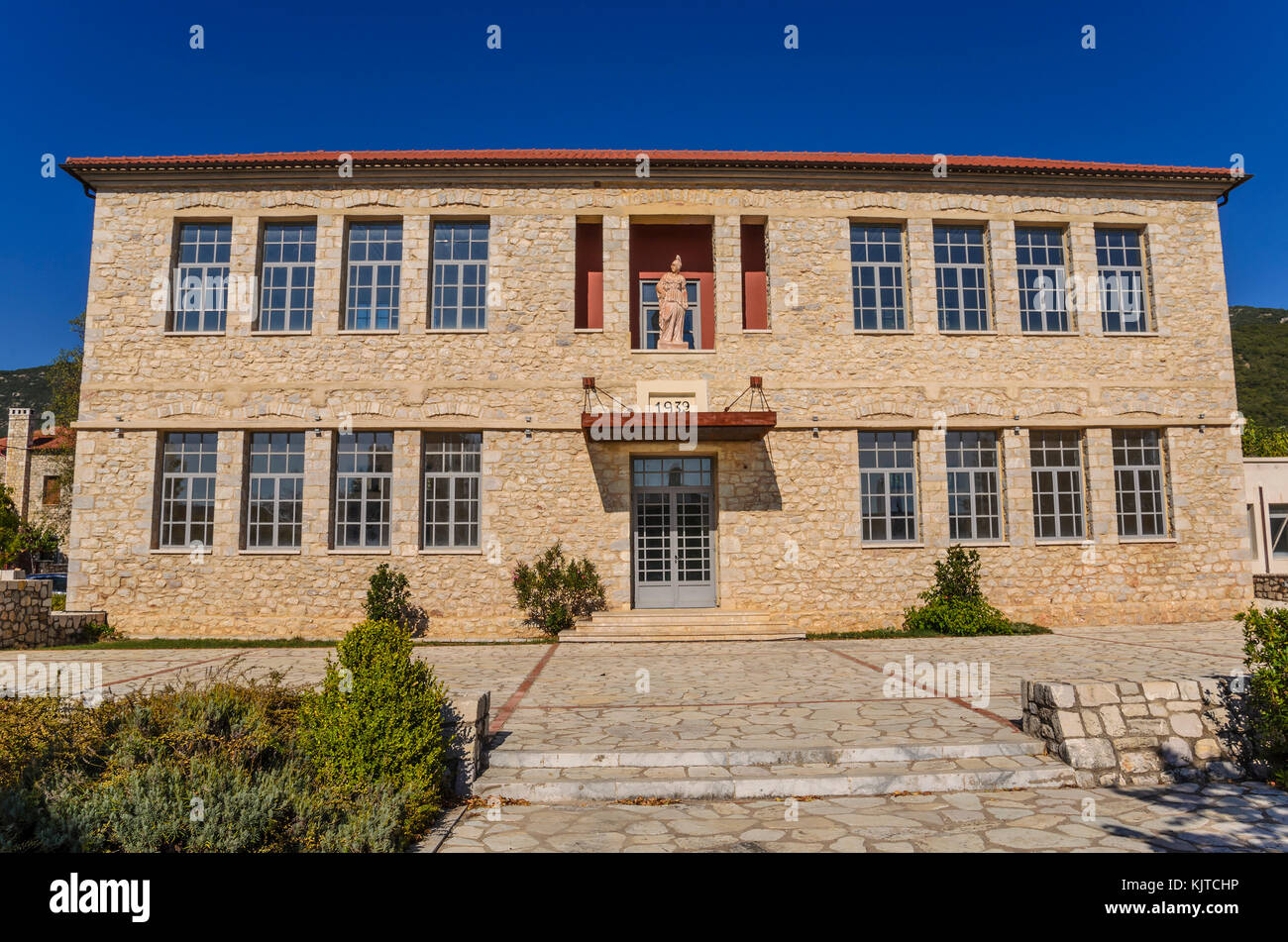 Neo classical school building hi-res stock photography and images - Alamy