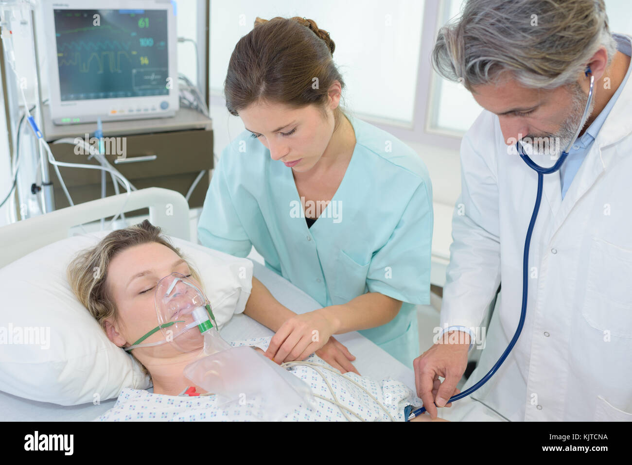 patient on breathing mask Stock Photo - Alamy