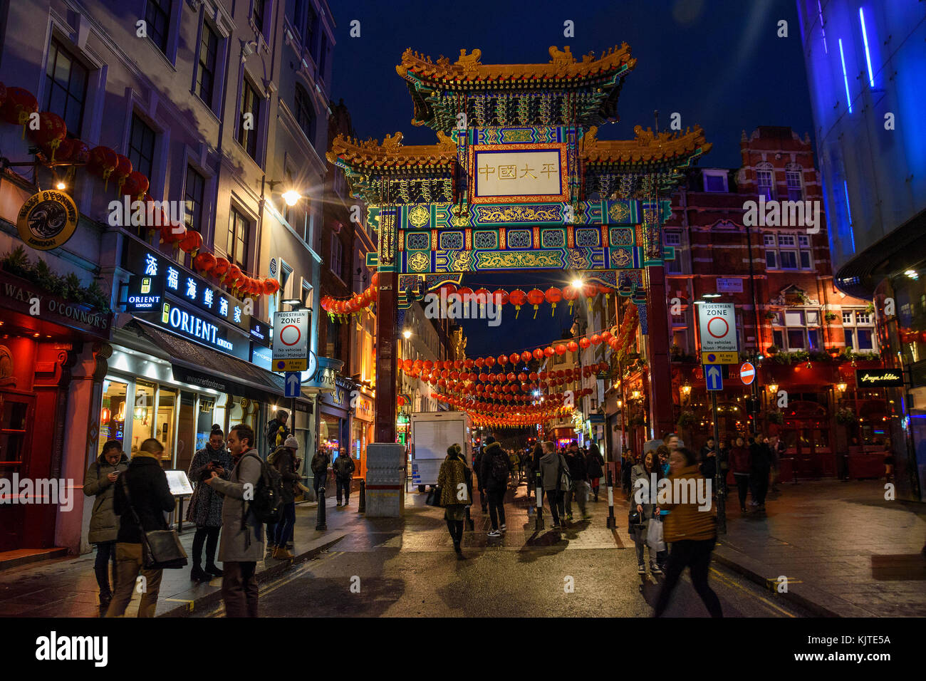 Urban view and nightlife at the streets in the famous Chinatown ...