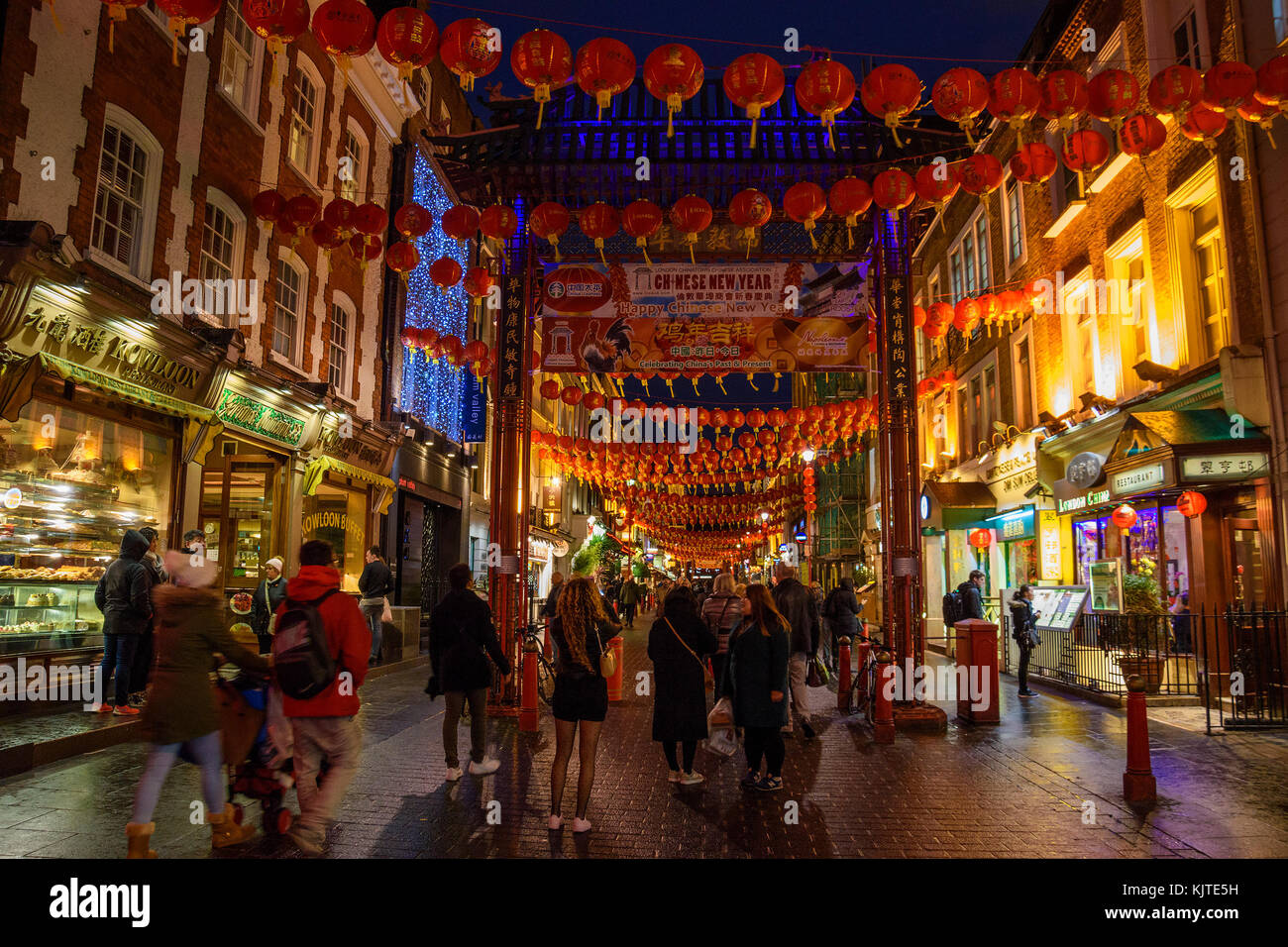 Urban view and nightlife at the streets in the famous Chinatown ...