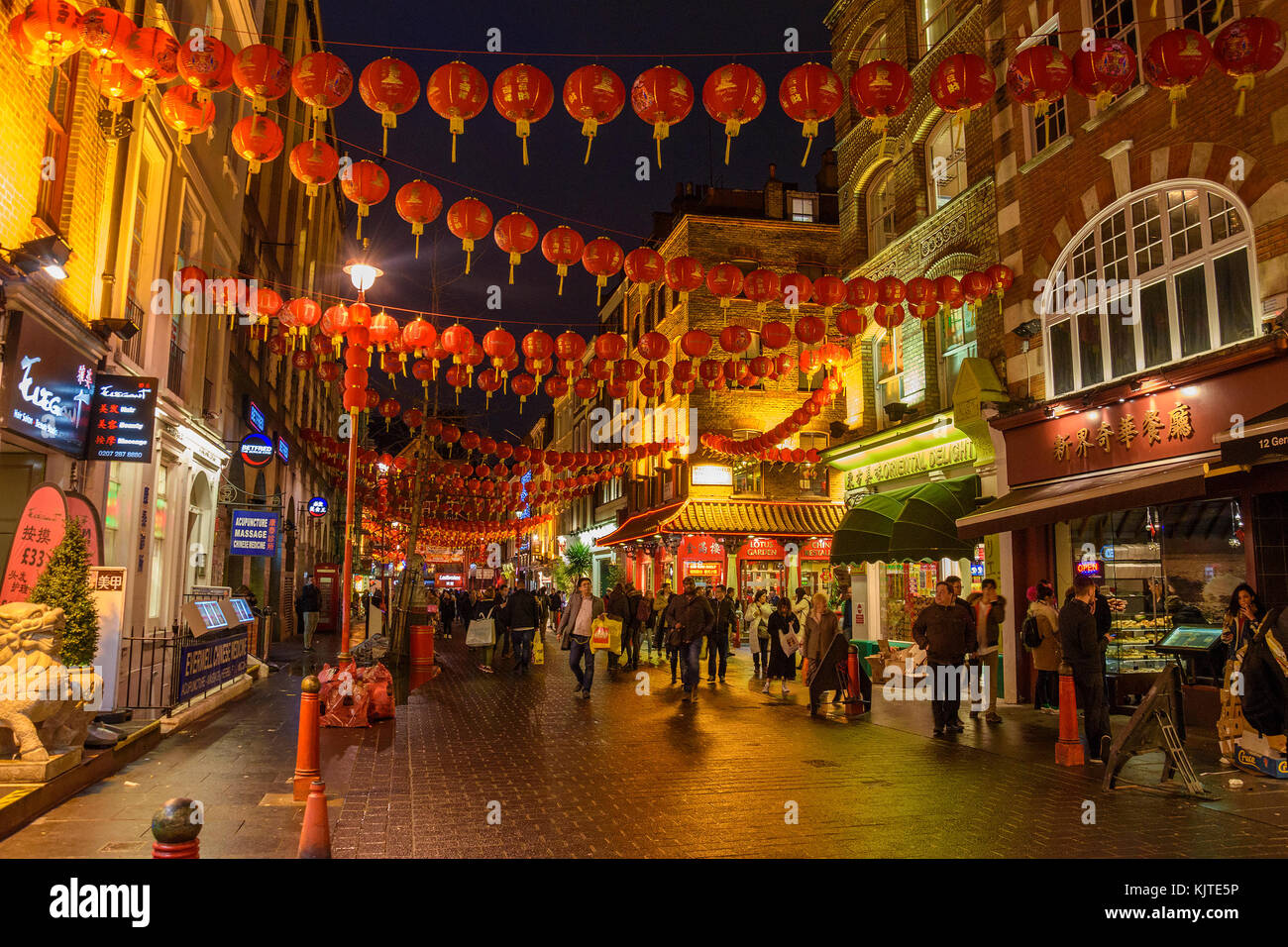 Urban view and nightlife at the streets in the famous Chinatown ...