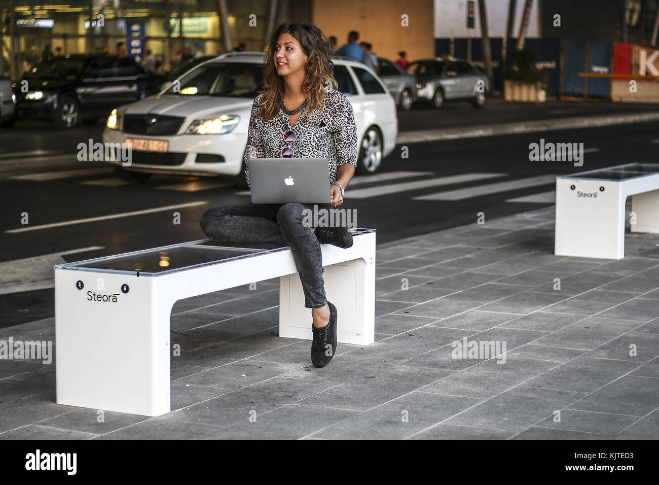 Presentation of the Steora Intelligent Bench, aka "the world's best ...