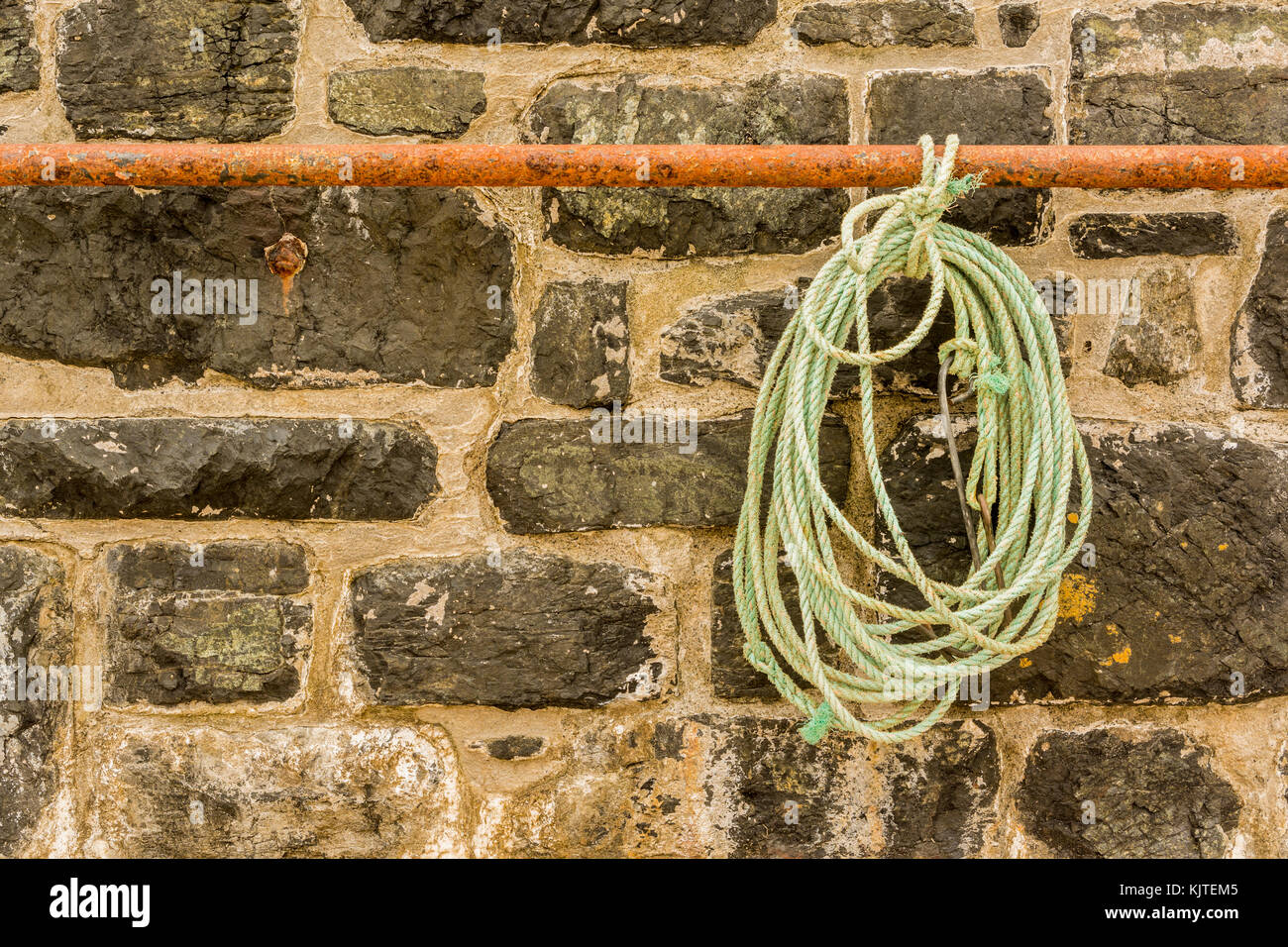 Rope hanging from a rusty rail Stock Photo - Alamy