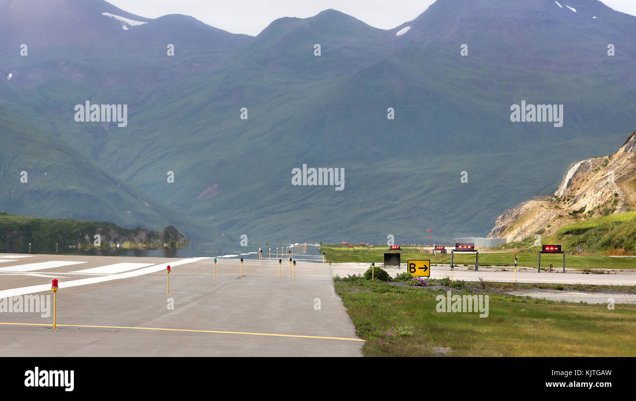 Visual approach slope indicator lights hi-res stock photography and ...