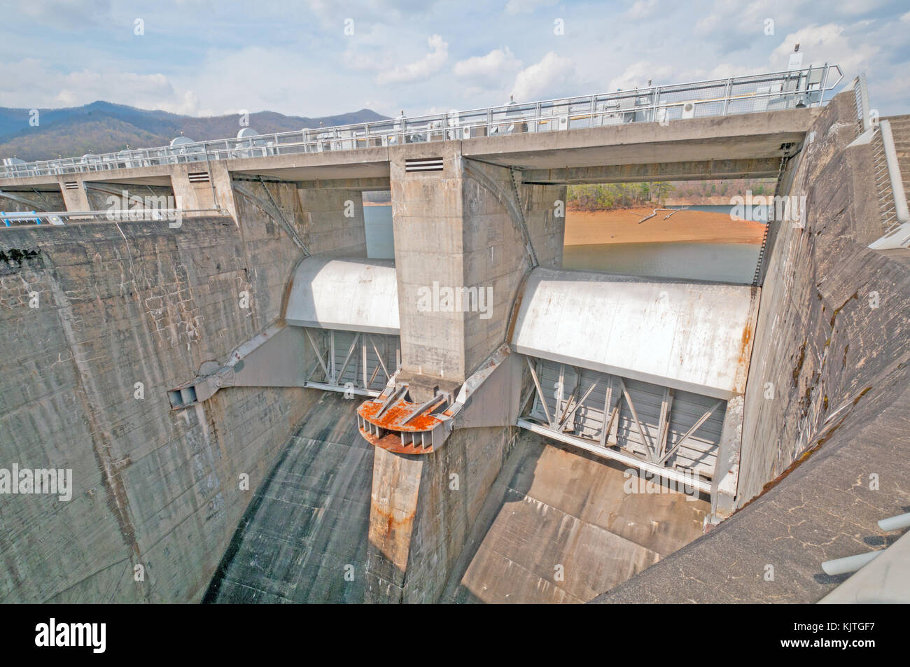 Concrete spillway concrete spillway hi-res stock photography and images ...
