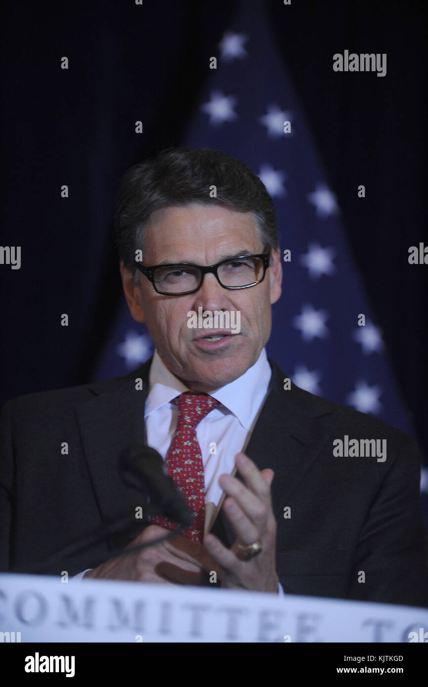NEW YORK, NY - JULY 29: Former Texas Governor and Republican ...