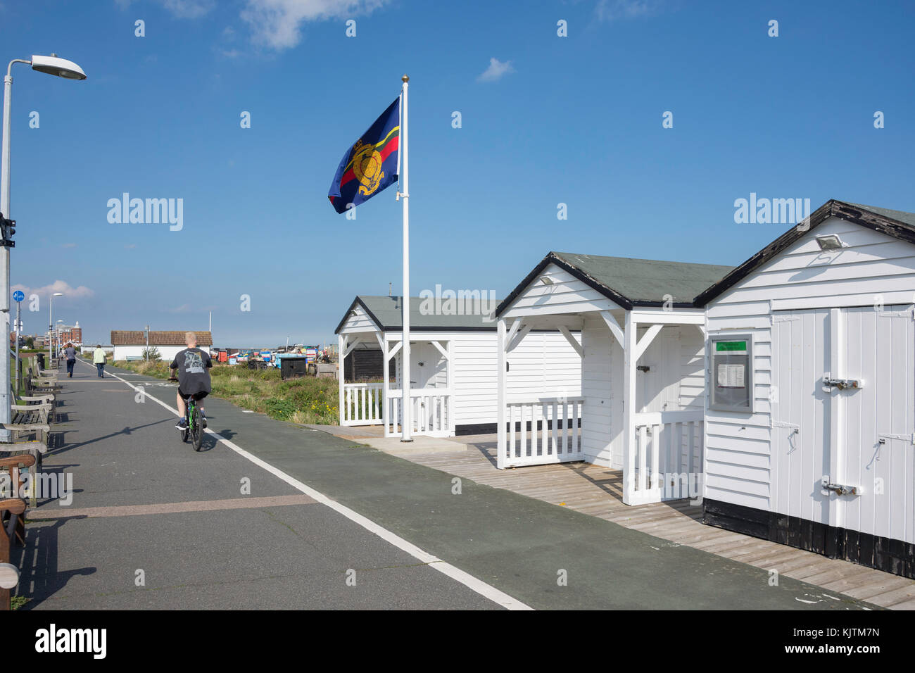 Deal kent beach huts hi-res stock photography and images - Alamy