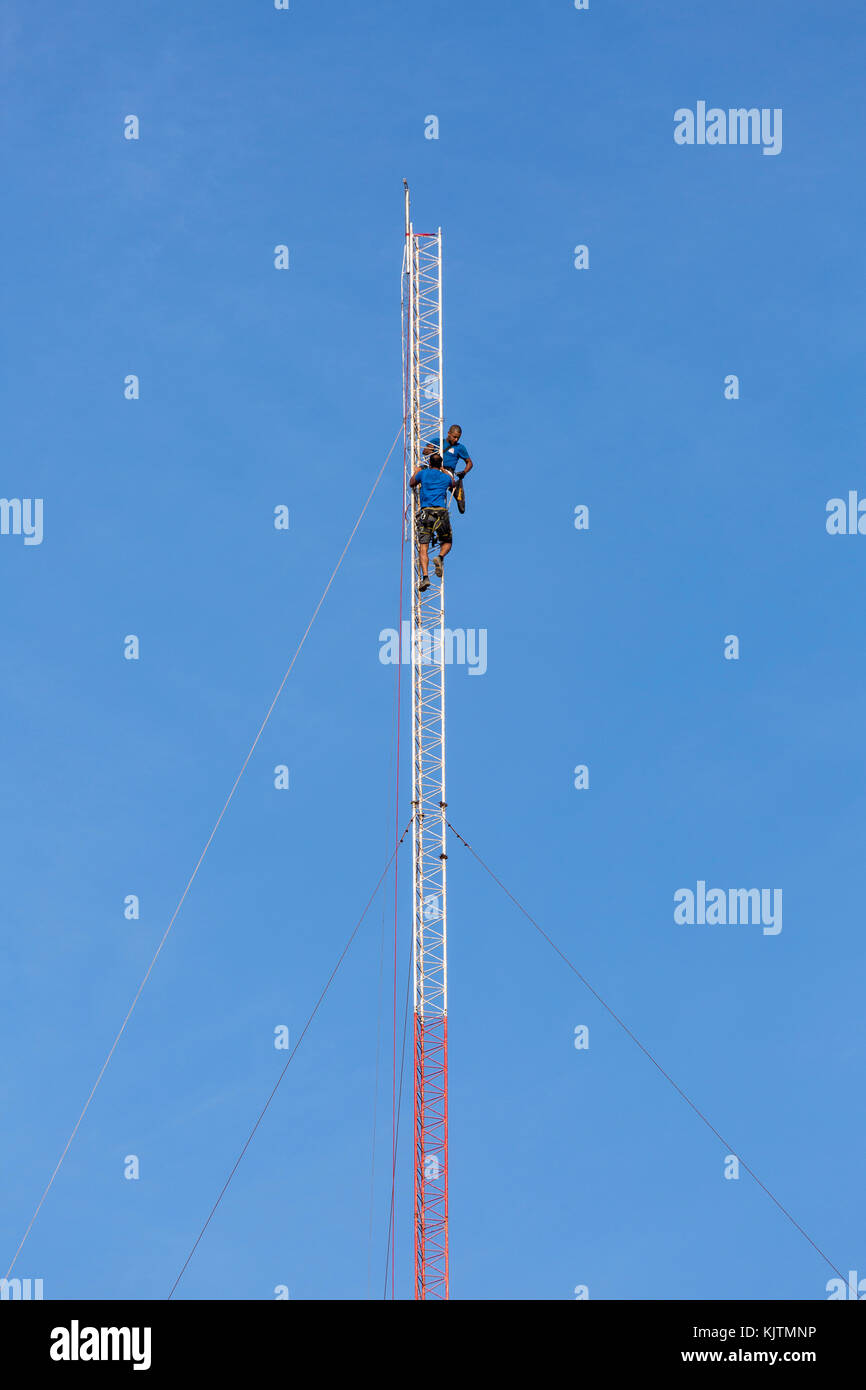 Communications mast hi-res stock photography and images - Alamy